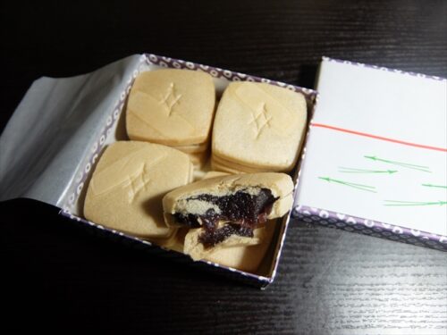 神保町の「ささま」で松葉最中 | 恰幅の良い彼